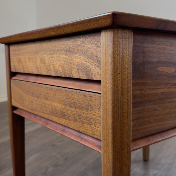 Honderich Side Table - Decade Five Furniture Co.